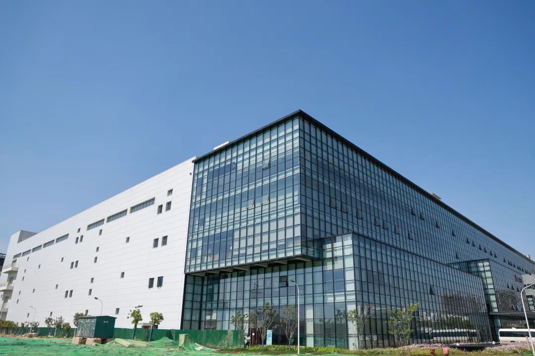 无锡盛合晶微超高密度互联三维多芯片集成封装项目暨J2C厂房开工凤凰网江苏_凤凰网