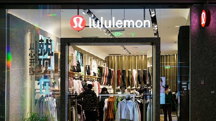 被中产逐渐抛弃？奔赴县城的Lululemon股价暴跌四成，平替品牌崛起_凤凰网