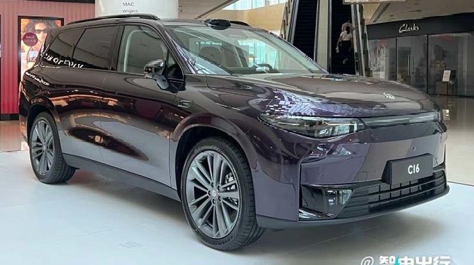 零跑C16与理想L6尺寸相同 打6折！15万就能买_凤凰网