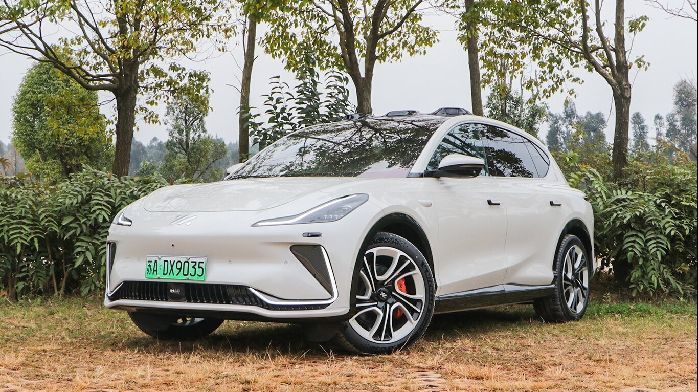 智己LS7增Max版本车型 权益价29.98万-31.98万元_凤凰网