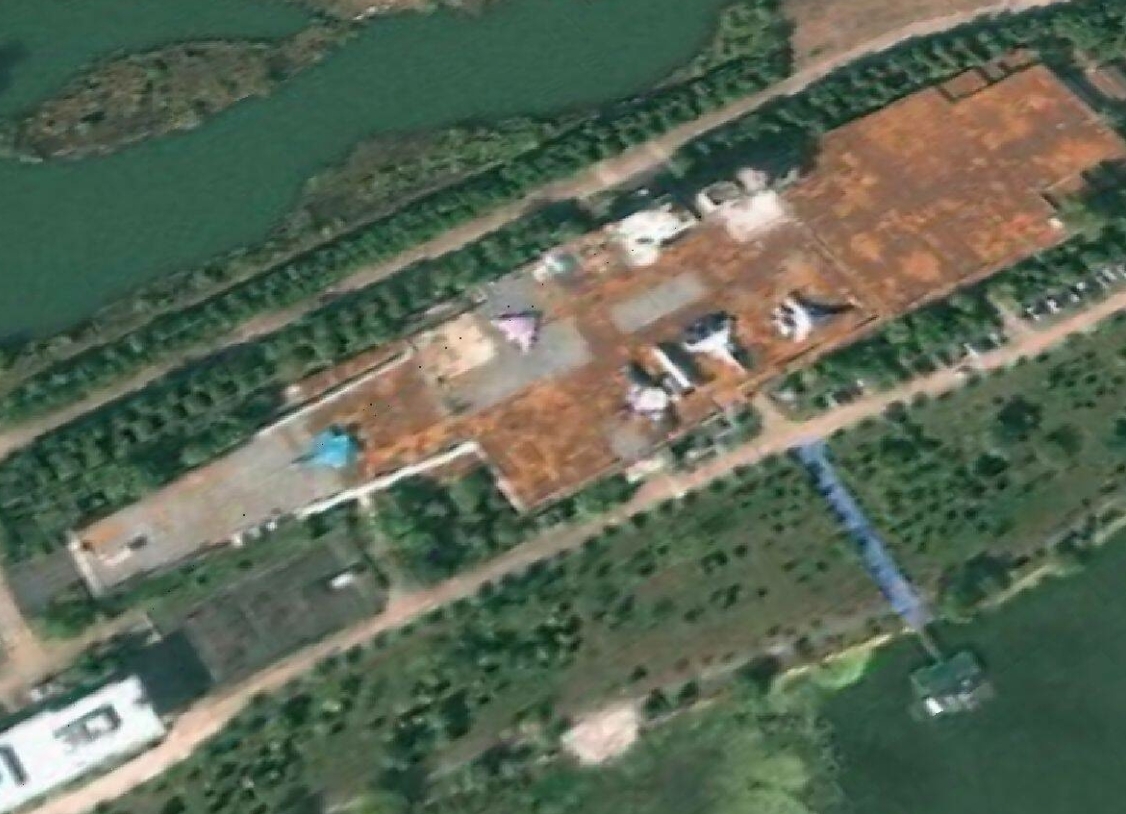 076型两栖攻击舰附近，攻击-11模型亮相_凤凰网