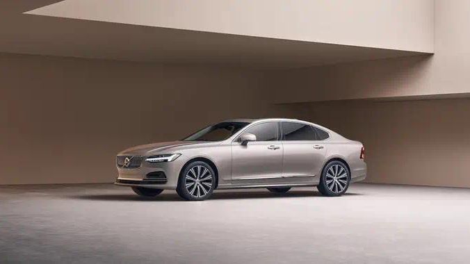 豪华品牌“乱”了！5.1米级大车降到26万，250马力+8AT，油耗6L多_凤凰网