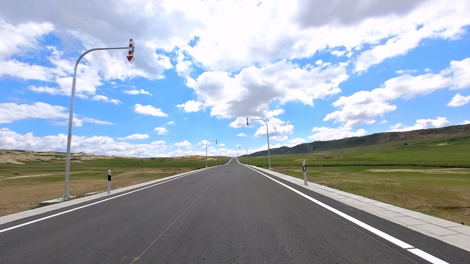 这段位于阿勒泰的“北境公路之王”，来自“广东制造”凤凰网佛山_凤凰网