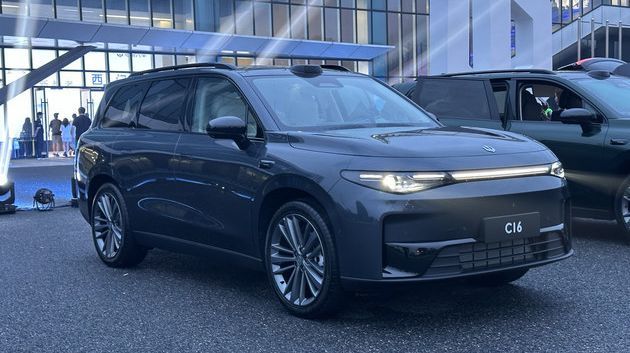 不到20万的6座SUV，零跑C16上市15.58万起_凤凰网