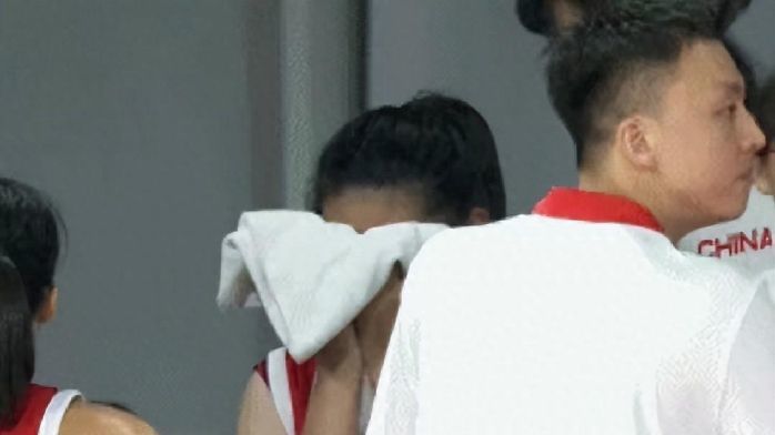 掩面而泣！张子宇砍42+14无力回天，中国U18女篮不敌澳大利亚_凤凰网