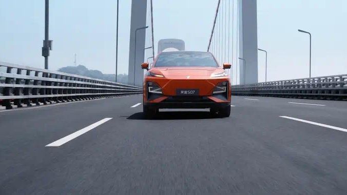 “深蓝S07”14.99万元起售，且合作华为乾崑智能_凤凰网