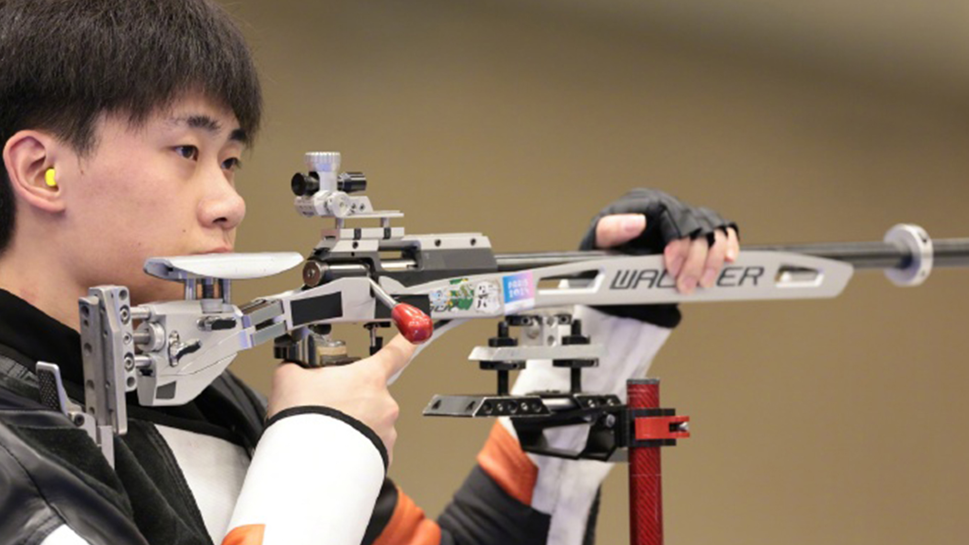 50米10.9的含金量谁懂！刘宇坤最后三枪顶住压力，击落中国第10金_凤凰网视频_凤凰网