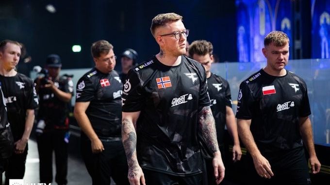 CS2科隆IEM：FaZe挽救9赛点逆转液体；赛事六强全部产生_凤凰网