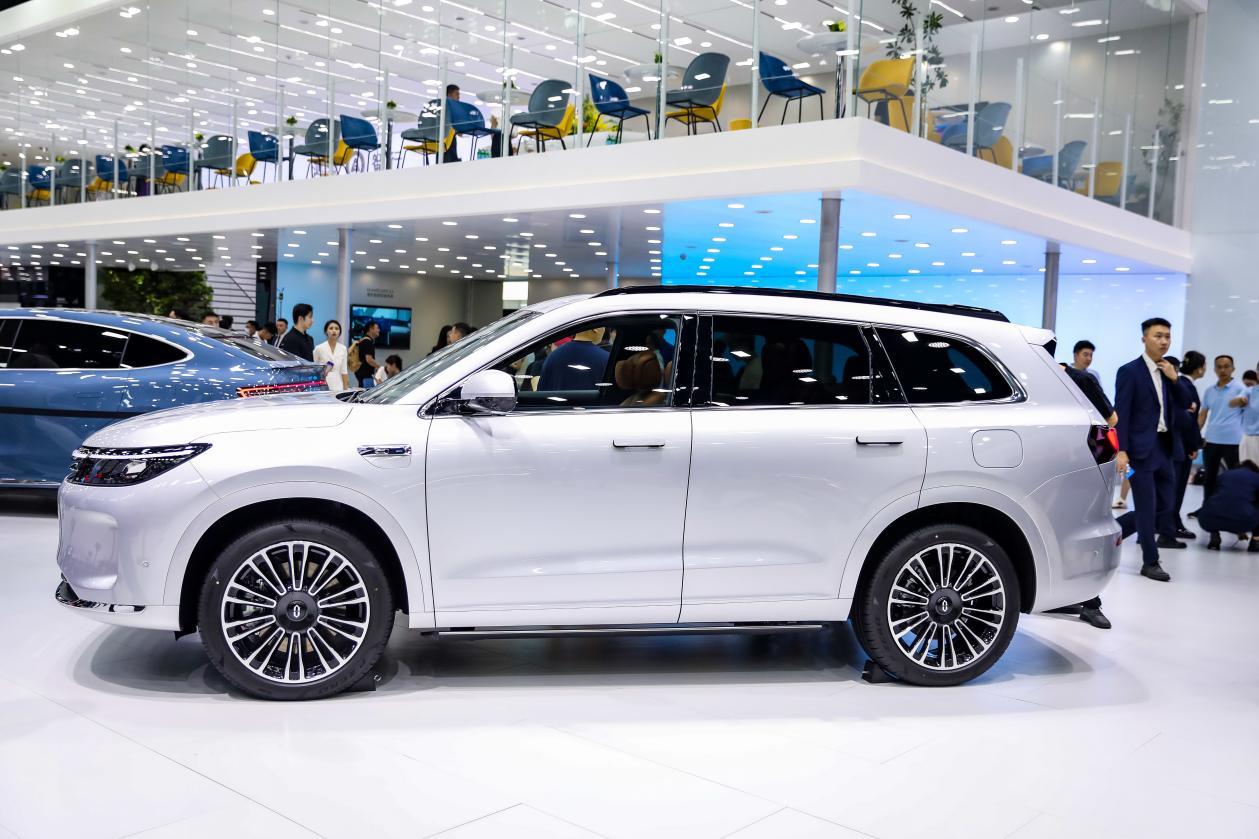 2024成都车展：国民SUV超凡升级，问界新M7 Pro首次亮相车展_凤凰网