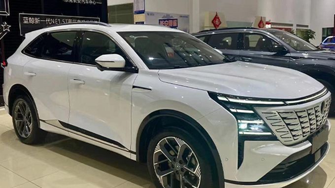 长安4代CS75 Plus详细配置公布！1.5T高配卖12.99万_凤凰网