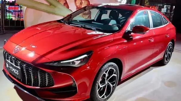 名爵新MG5一口价6.59万起！总经理陆家俊：比海豚、秦L更快_凤凰网