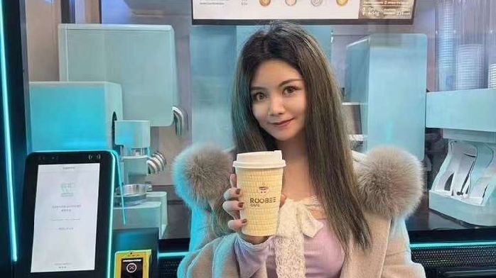 COFE+第5代升级版咖啡机器人亮相美国湾区洛杉矶_凤凰网