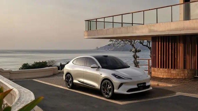 25万内产品力超强？2025款智己LS6怎么选？_凤凰网