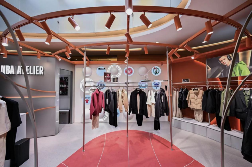 NBA ATELIER首秀亮相三里屯太古里——限时快闪店盛大启幕，引领运动美学新风潮！_凤凰网