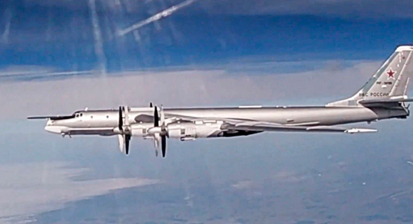 俄国防部：战略轰炸机巡航日本海10小时_凤凰网