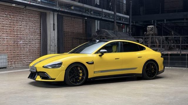 都是性能王者，小米SU7 Ultra和极氪001FR，谁更强？_凤凰网