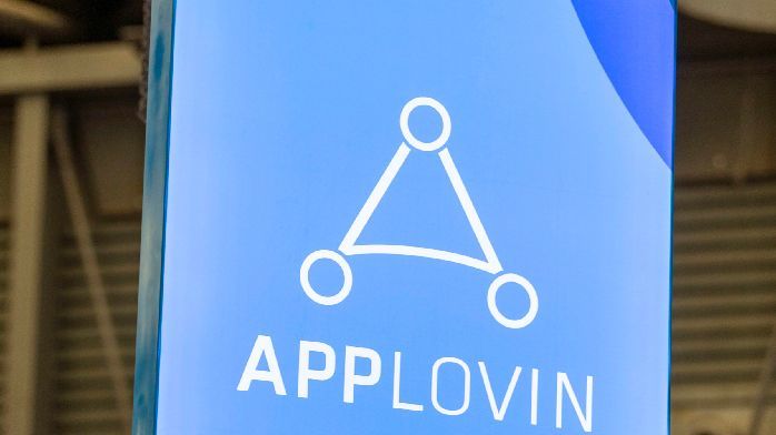 一夜暴涨近2000亿，“AI妖股”AppLovin曾被特朗普叫停中资收购，如今80后CEO身价高达522亿｜钛媒体AGI_凤凰网