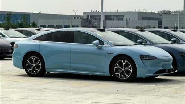 与华为Mate70系列同台发布，智界新S7实车曝光：新配色、新轮毂_凤凰网