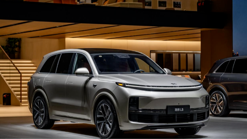 端到端+VLM系统 理想全球首家全量推送“车位到车位”智驾_凤凰网