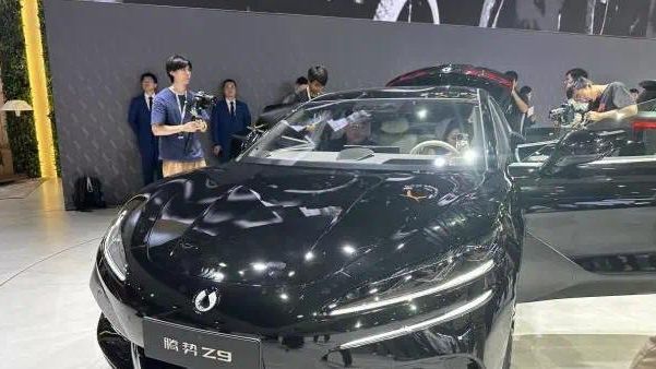 2024广州车展实拍腾势Z9，11屏互联+易三方，33.48万元起售_凤凰网
