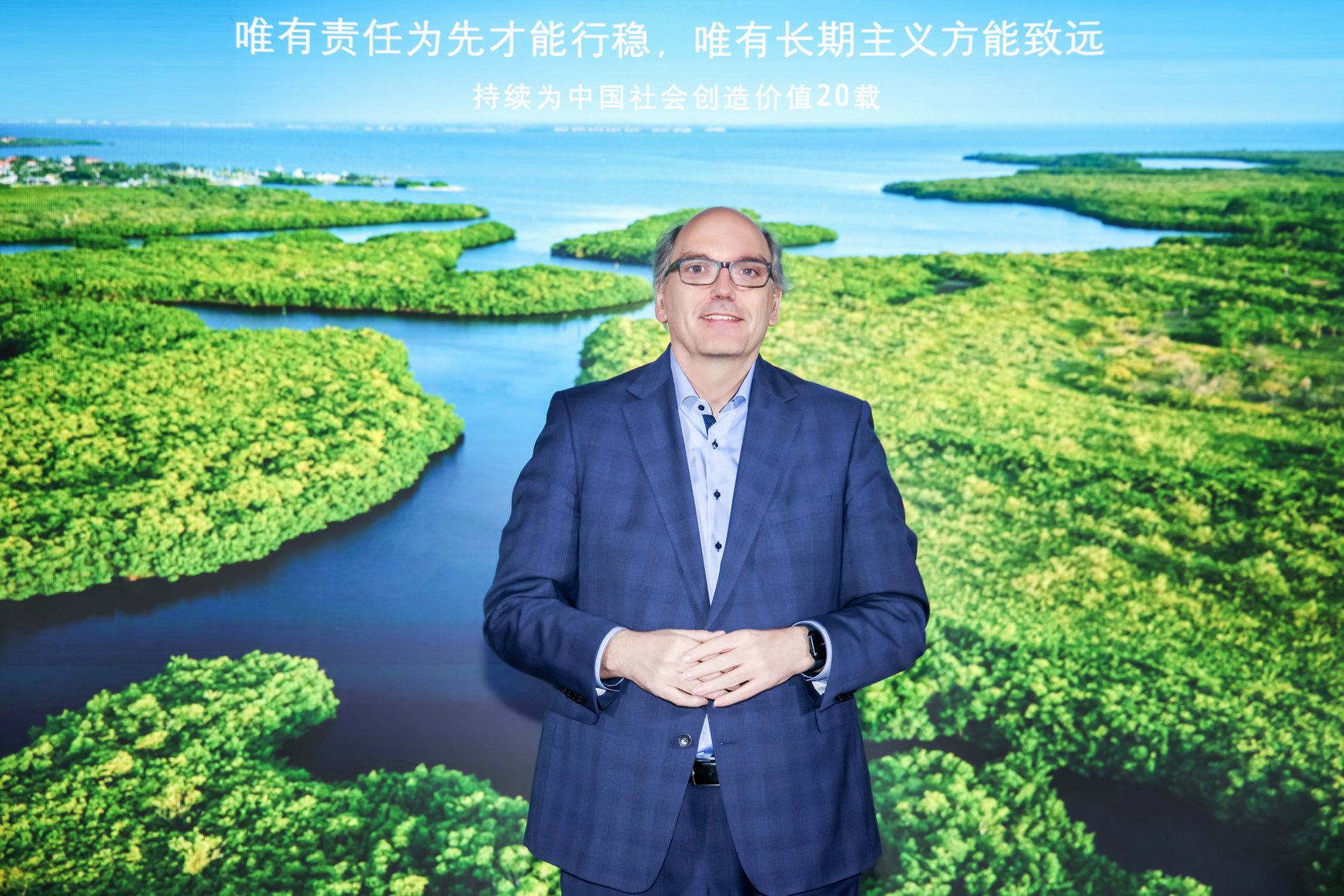 对话华晨宝马CEO戴鹤轩：创新不仅是技术突破，更要解决实际问题 | 凤凰V现场_凤凰网