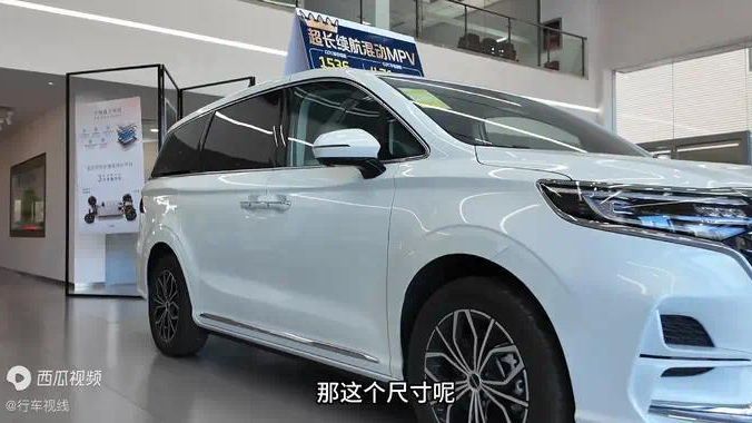 家用版GL8？到店体验荣威iMAX 8_凤凰网