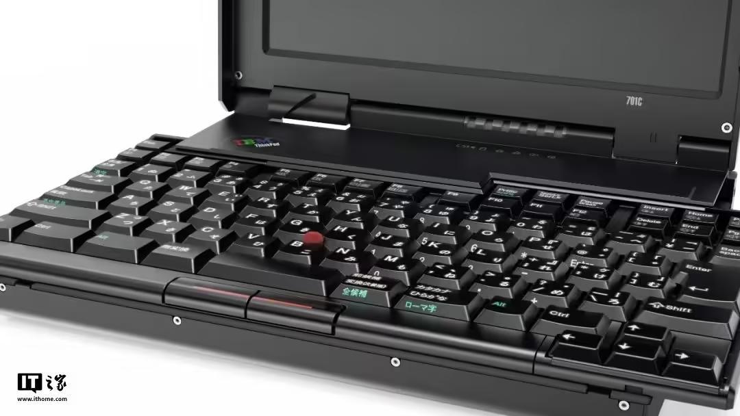 联想展示“AI定制”1995年经典款ThinkPad 701C蝴蝶机_凤凰网