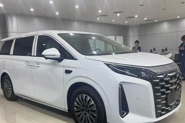 比亚迪4S店：夏MPV明年1月8日上市！卖28万起？_凤凰网