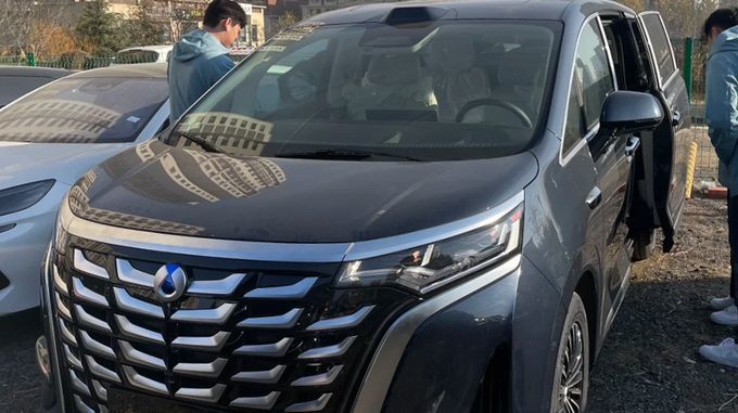 腾势25款D9后天上市！配置大升级，现款优惠8.9万_凤凰网