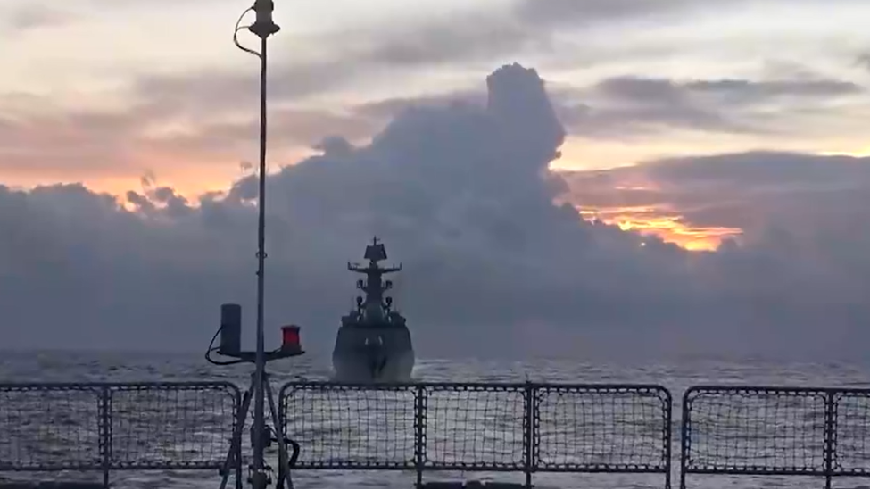 东部战区发布军事演习现场视频《进逼 夺权 阻逃》_凤凰网