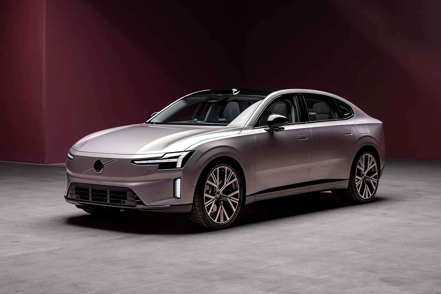 沃尔沃纯电旗舰轿车ES90全球首发 配高阶智驾/续航740km_凤凰网