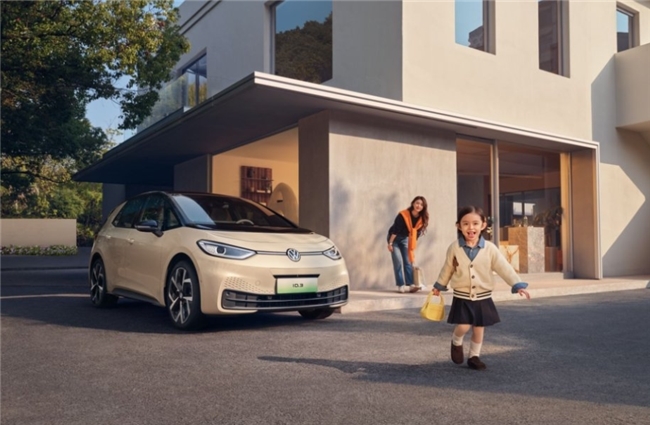 12万左右的车哪款好？ID3 2025聪明款焕新上市，再刷新性价比高度凤凰网山东_凤凰网