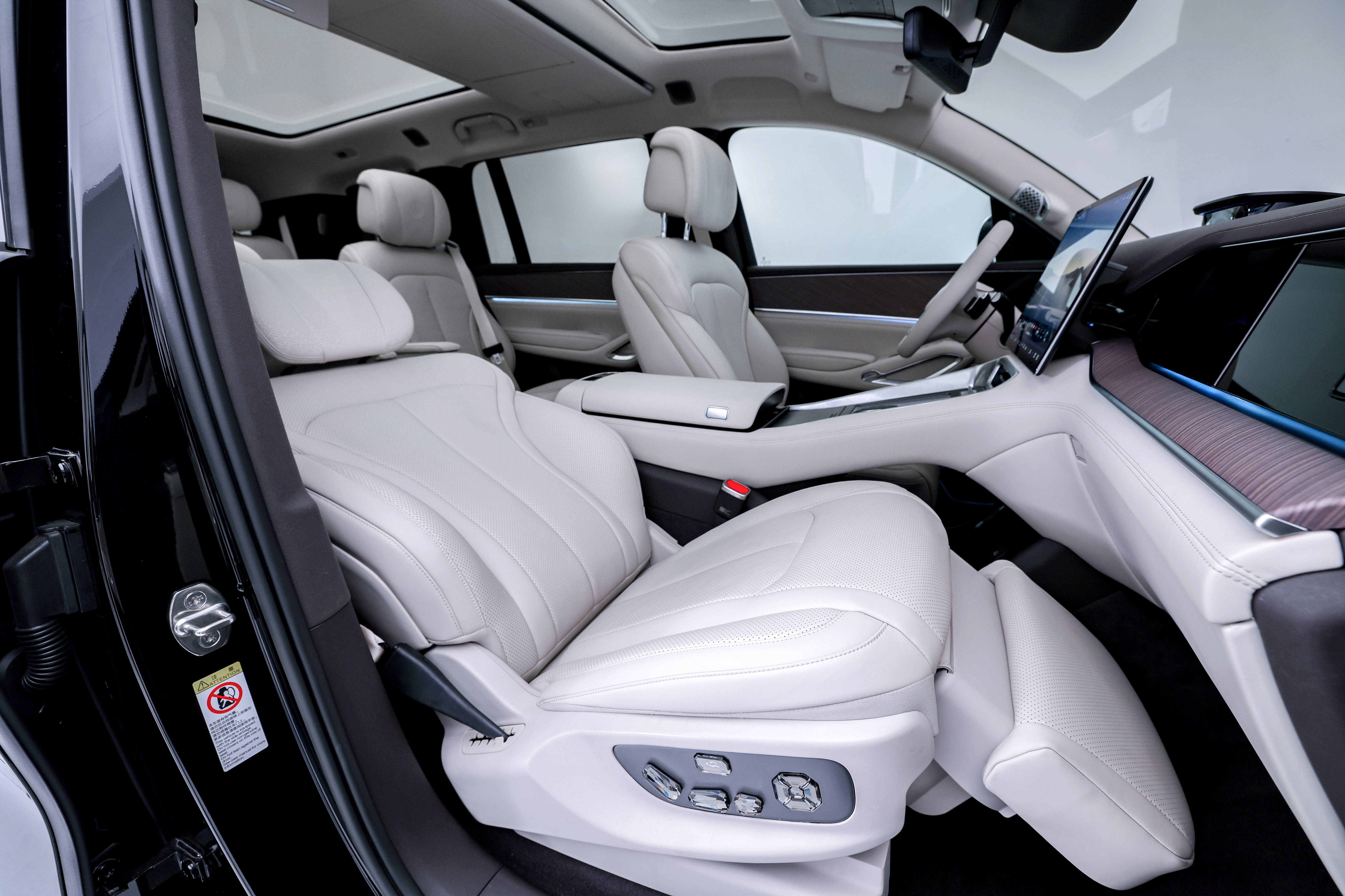 全能旗舰SUV腾势N9正式上市 售价38.98万元-44.98万元_凤凰网