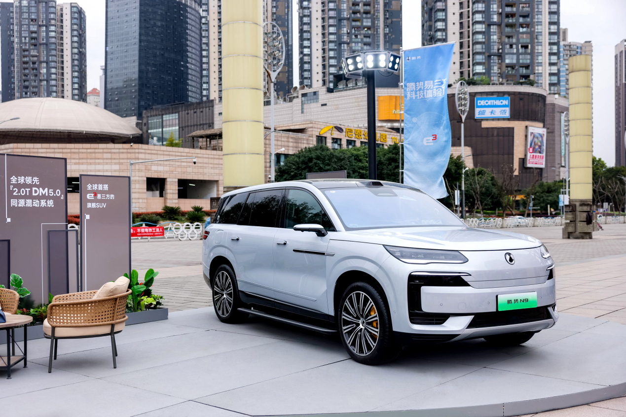 腾势N9鱼钩测试达160km/h 易三方科技打造极致安全_凤凰网