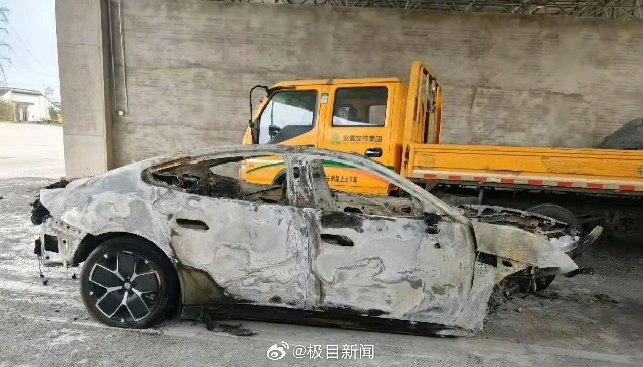 小米SU7起火致3人遇难，车主发声_凤凰网
