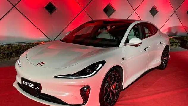 标配800V+后轮转向+激光雷达，全新智己L6预售21.99万起_凤凰网