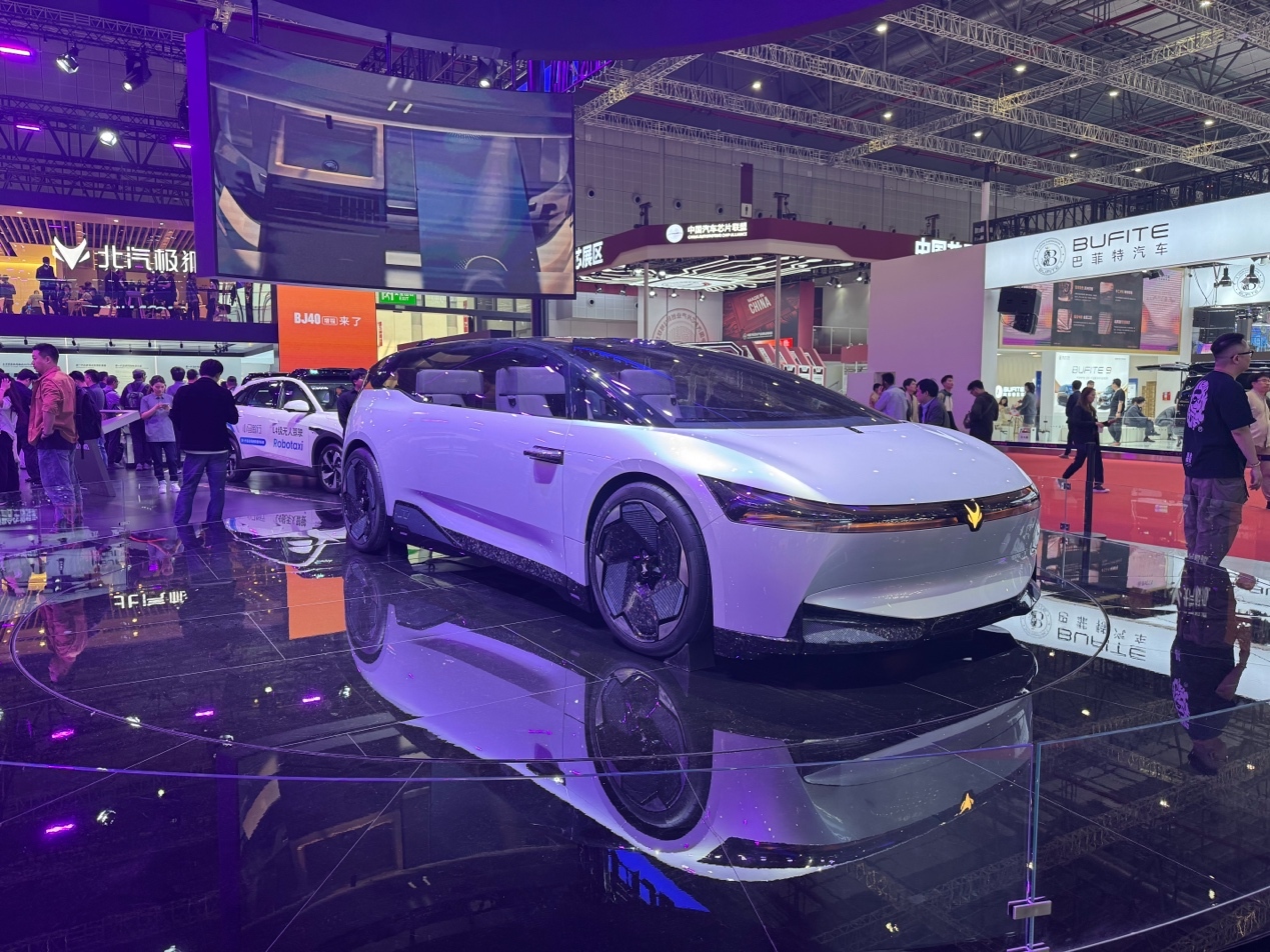 2025上海车展：ARCFOX 77°概念车亮相_凤凰网