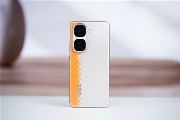 年中最强3K档性能机！iQOO Neo10 Pro+跑分破331万：直追安卓第一_凤凰网