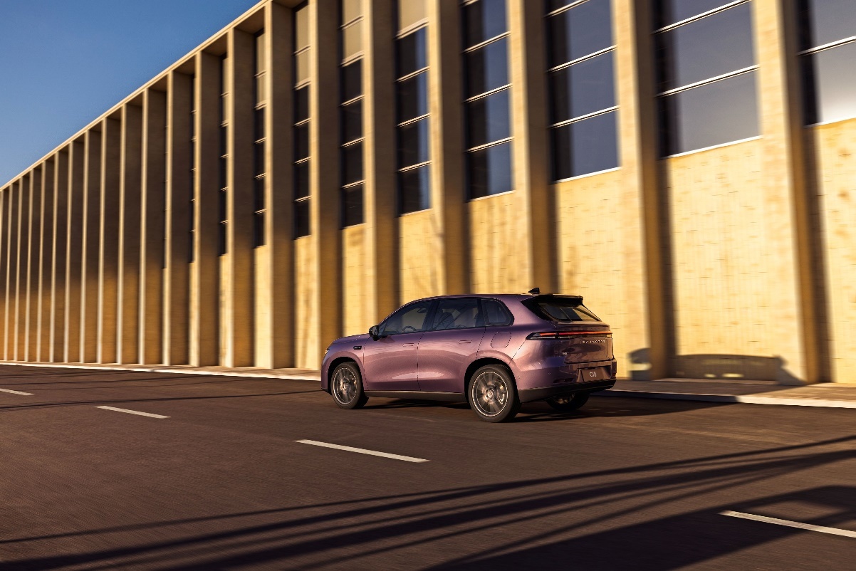 2026款零跑C10上市售价12.28万元起 纯电800V平台/续航达605km_凤凰网