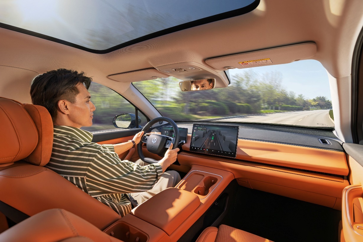 2026款零跑C10上市售价12.28万元起 纯电800V平台/续航达605km_凤凰网