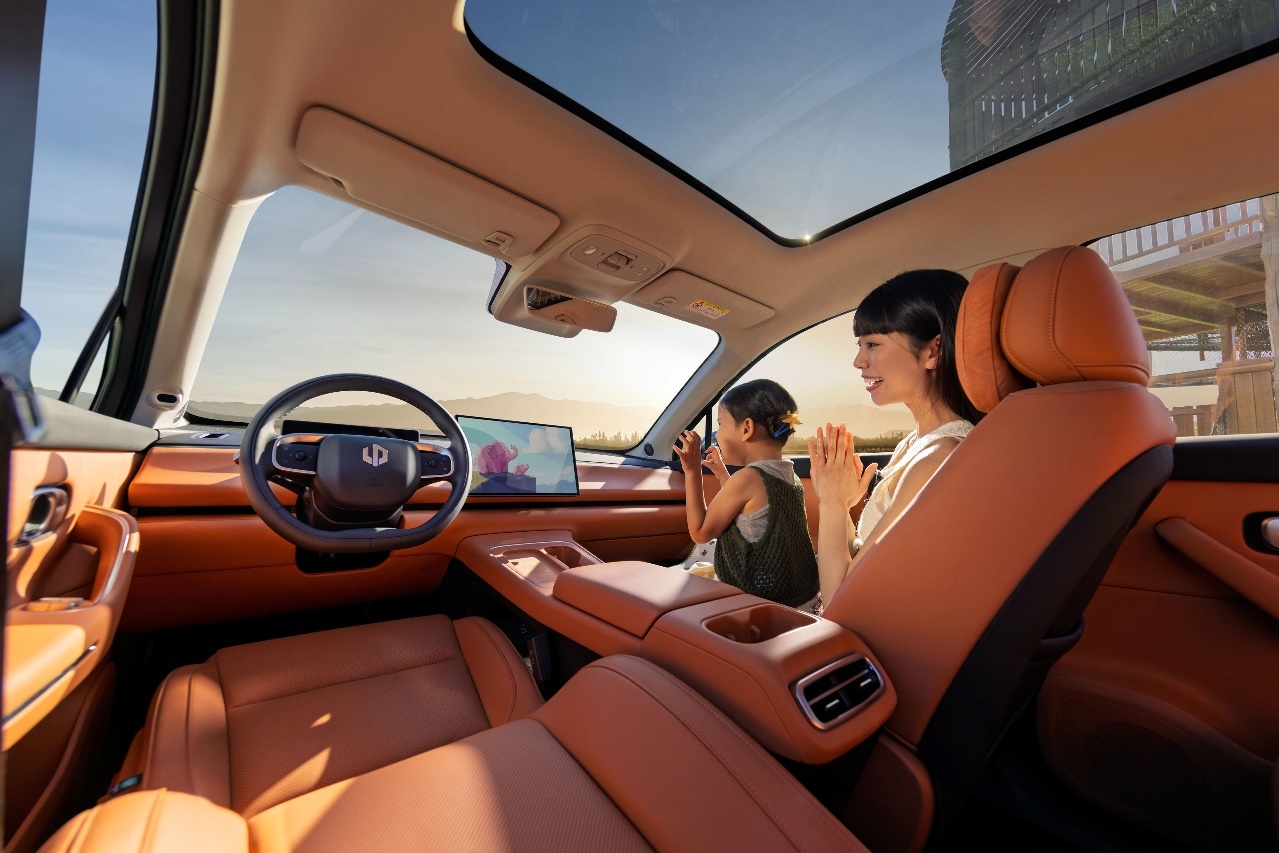 2026款零跑C10上市售价12.28万元起 纯电800V平台/续航达605km_凤凰网