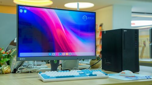 润开鸿重磅发布基于OpenHarmony的桌面操作系统及AI PC工作站，引领综合场景核心算力终端新范式_凤凰网