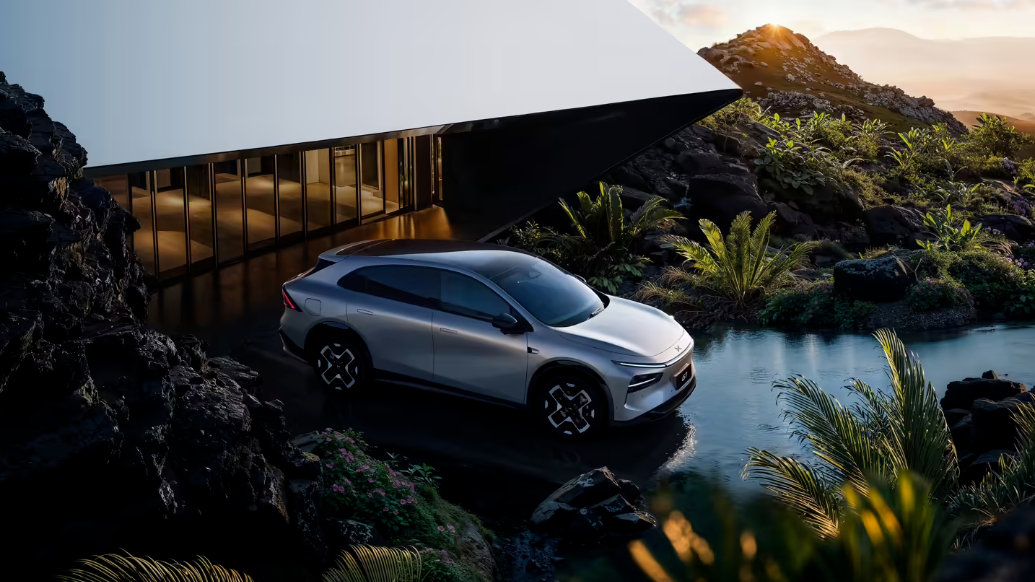 何小鹏：小鹏G7将是第一款具有L3级算力的AI汽车_凤凰网