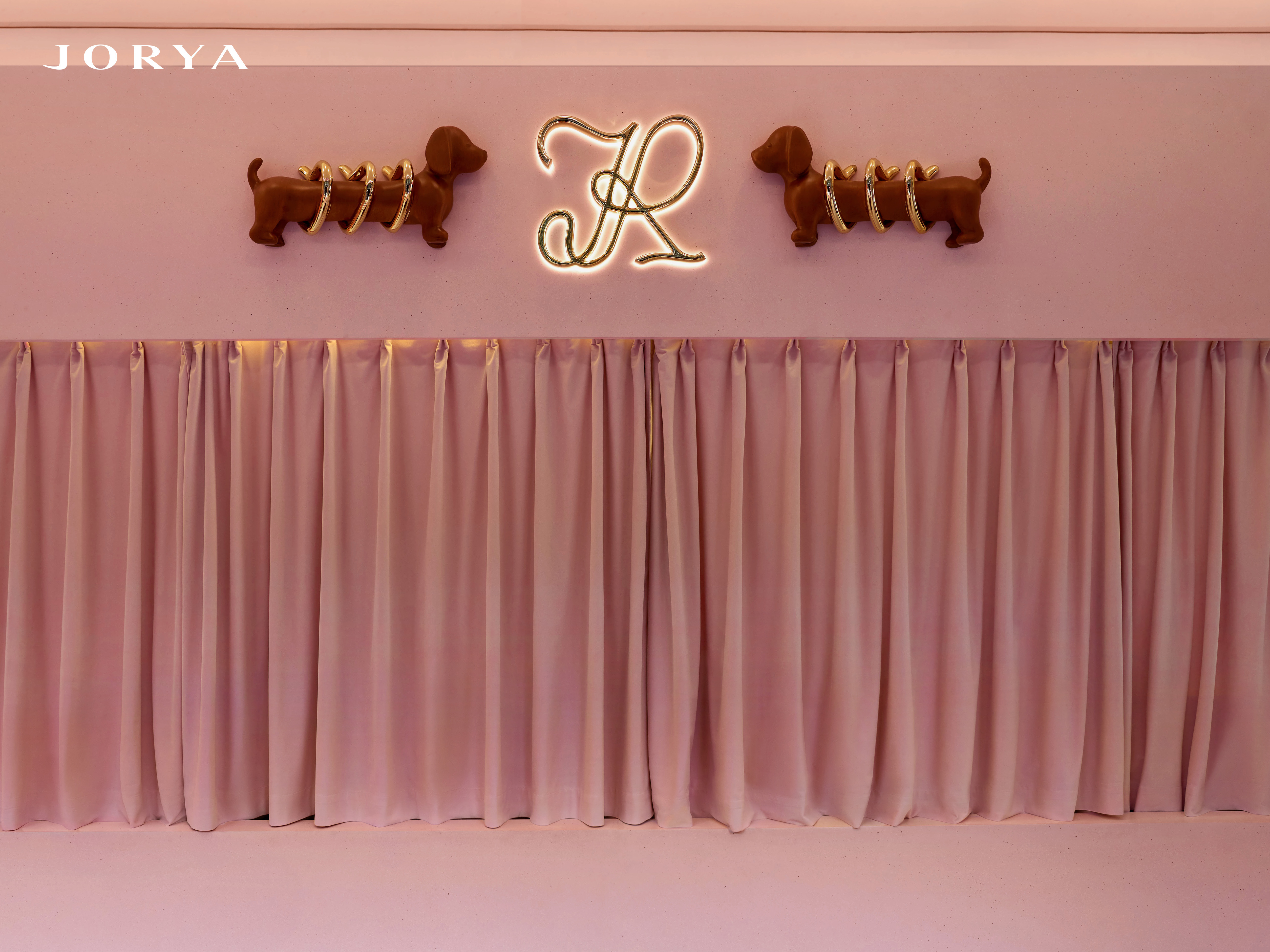 JORYA 全球首家旗舰店暨 RosyDoedian联名快闪店启幕 赵露思携萌宠演绎仲夏美学新章_凤凰网