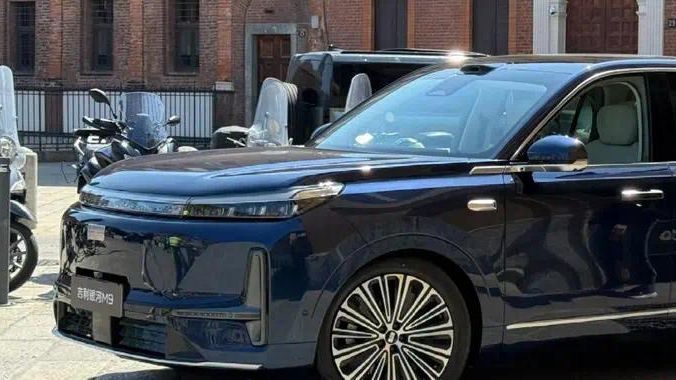 吉利银河M9实拍，1500km续航+4.8L亏电油耗，年内上市_凤凰网