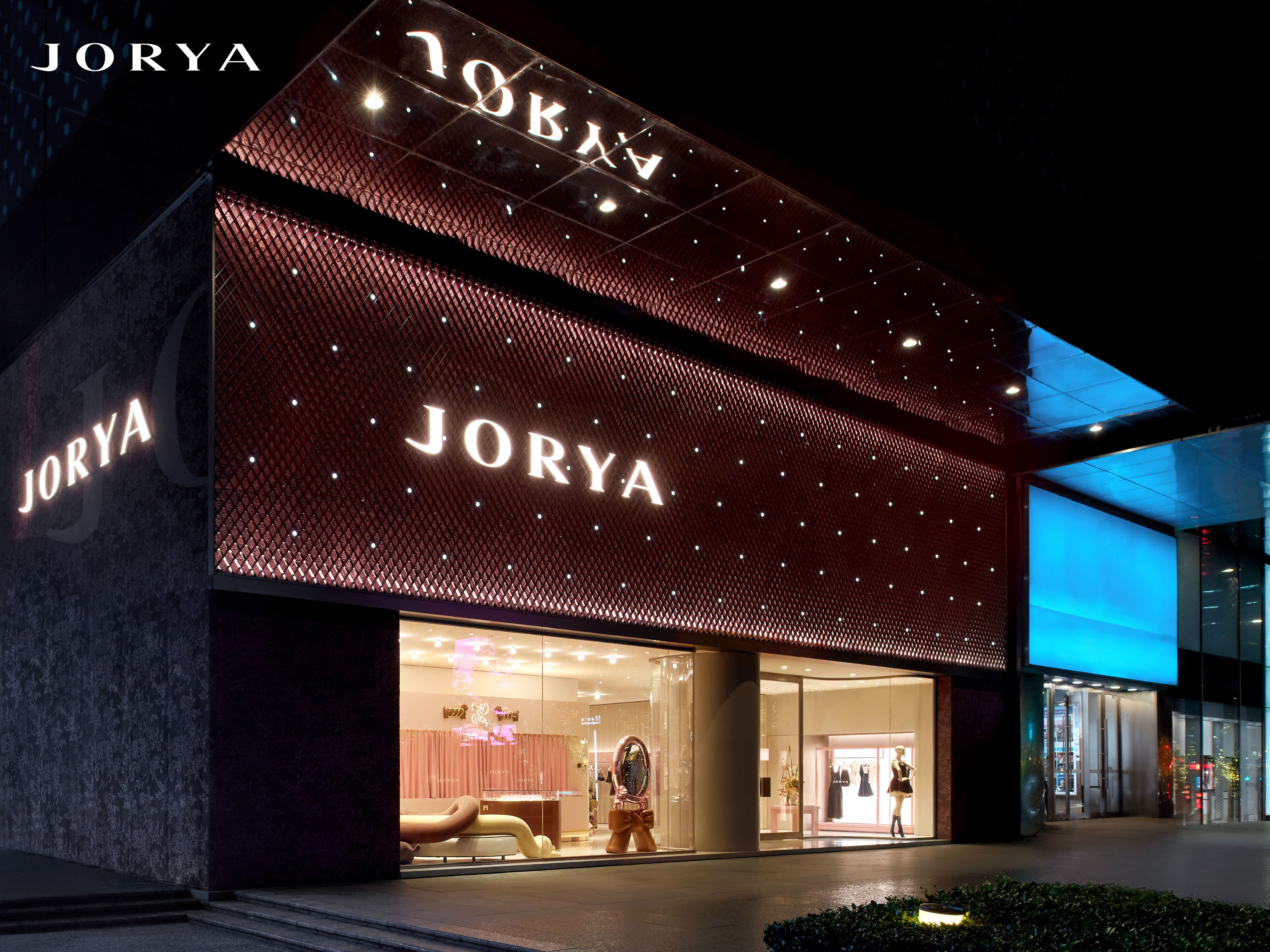 JORYA 全球首家旗舰店暨 RosyDoedian联名快闪店启幕 赵露思携萌宠演绎仲夏美学新章_凤凰网