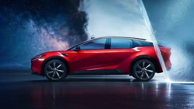 一汽丰田bZ5纯电轿跑SUV开启交付，12.98万元起_凤凰网