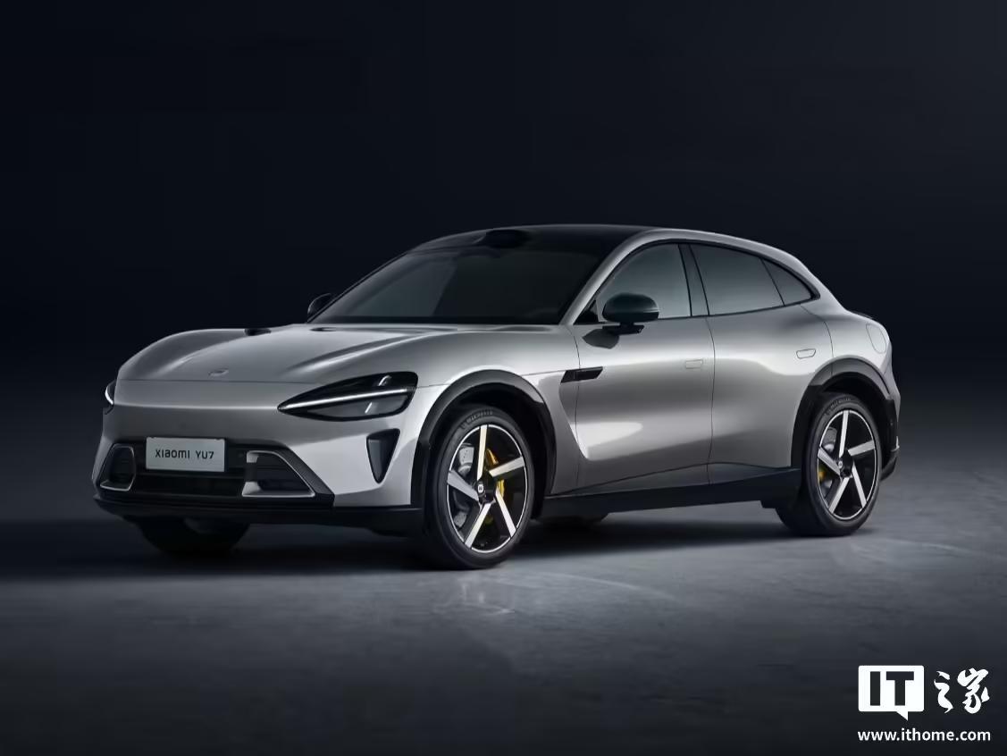 小米汽车回应媒体赛道测试YU7时刹车片起火：未进行散热圈的极端情况下直接驻车，引发高温所致_凤凰网