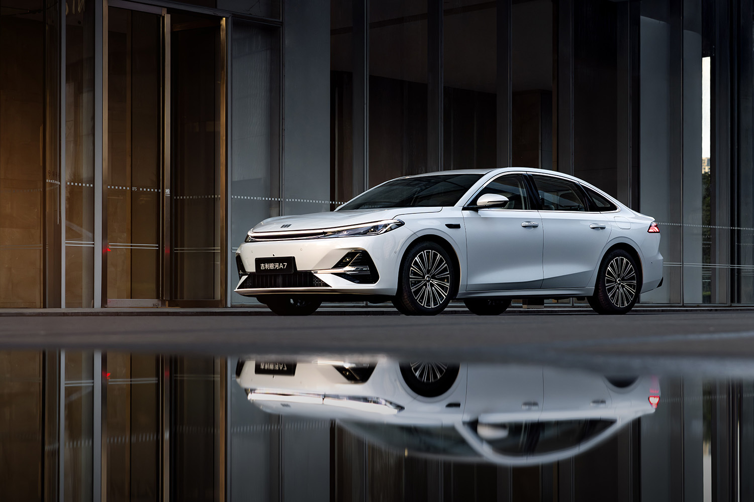 吉利银河A7预售价10.38万元起 综合续航超2100km_凤凰网