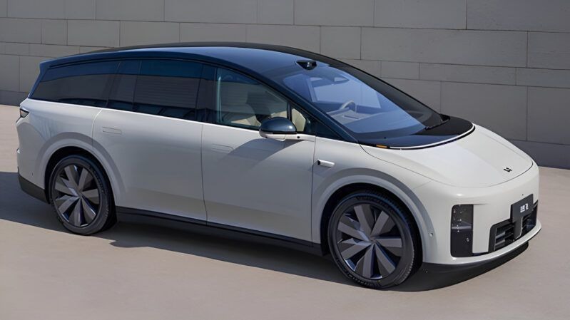 35万级家用纯电SUV 理想i8实车内饰首次曝光：比较眼熟_凤凰网